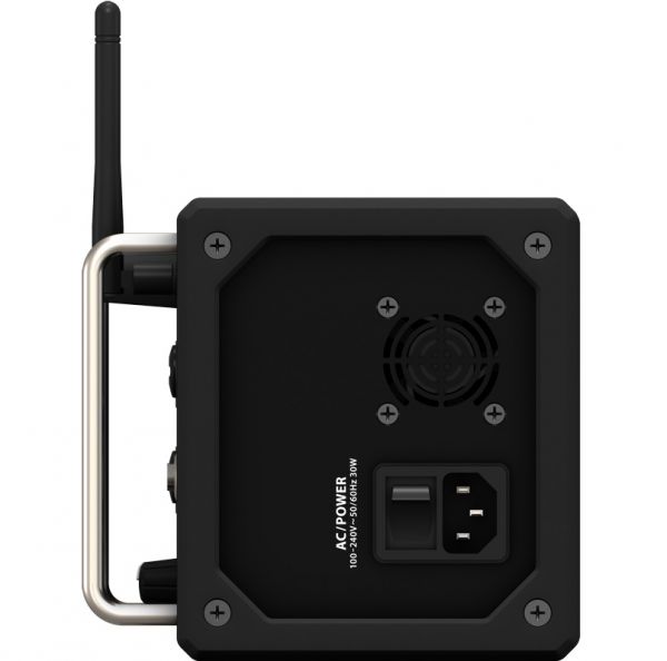 Behringer XR18